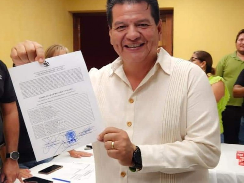 Daniel Mendez Recibió Su Constancia De Mayoría