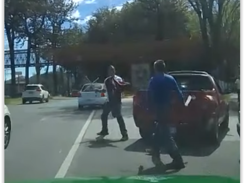 Nueva pelea entre xalapeños, se dieron hasta con el machete Nueva pelea entre xalapeños, se dieron hasta con el machete